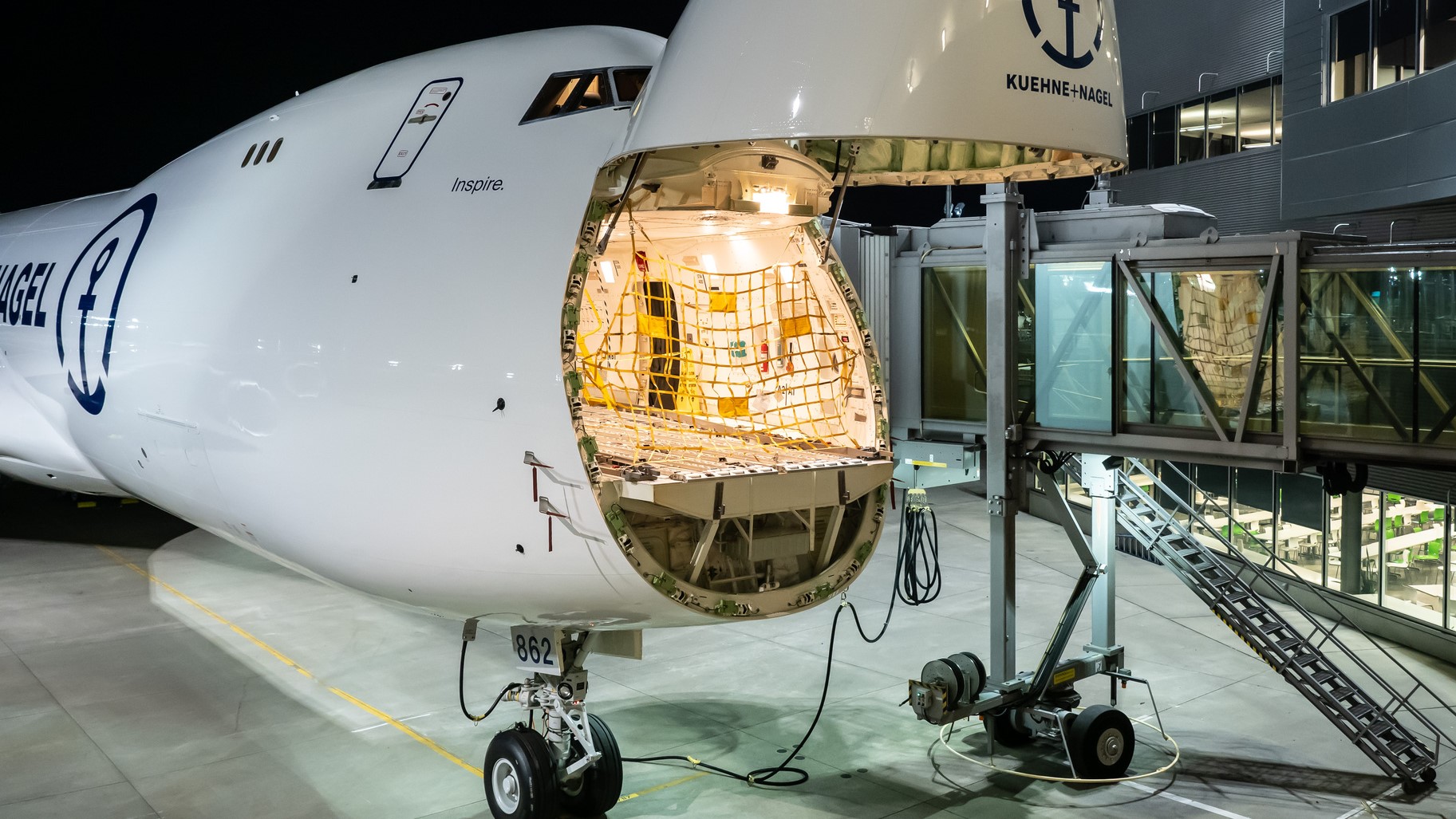 První ze dvou posledních Boeingů 747-8 Freighter nese název „Inspire ...